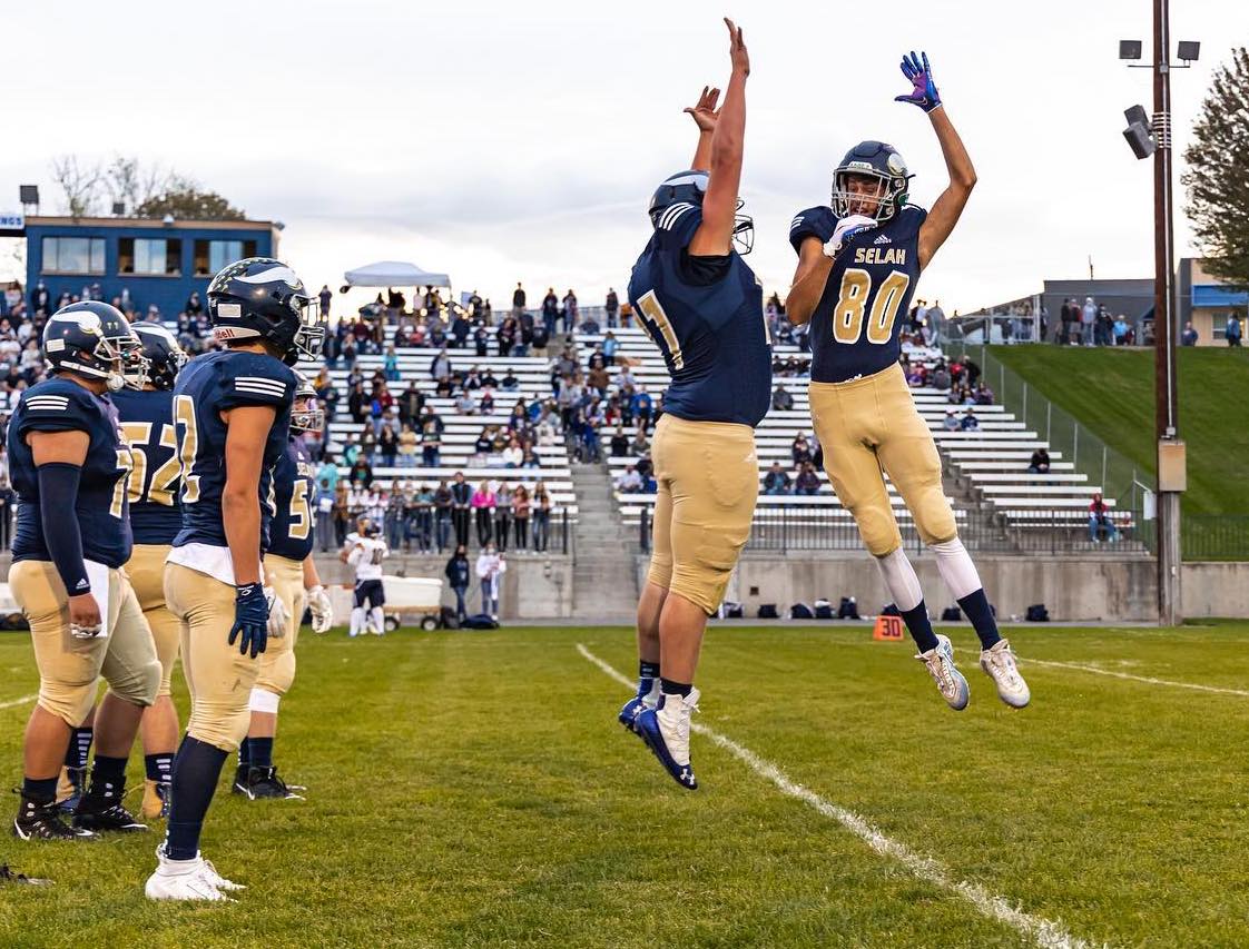 Selah High football finishes strong behind offensive line, running game ...